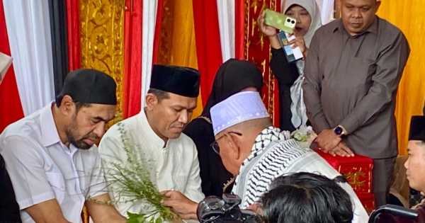 Abi Arongan dan Badan Pemenangan Aceh Gelar Peusijuek untuk Mualem-Dek Fadh, Abu Razak: Insya ...