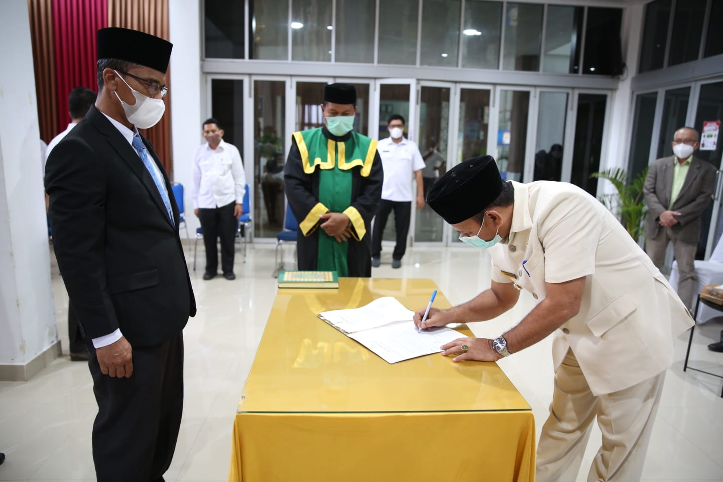 Mawardi Ali Lantik Direksi PDAM Tirta Mountala