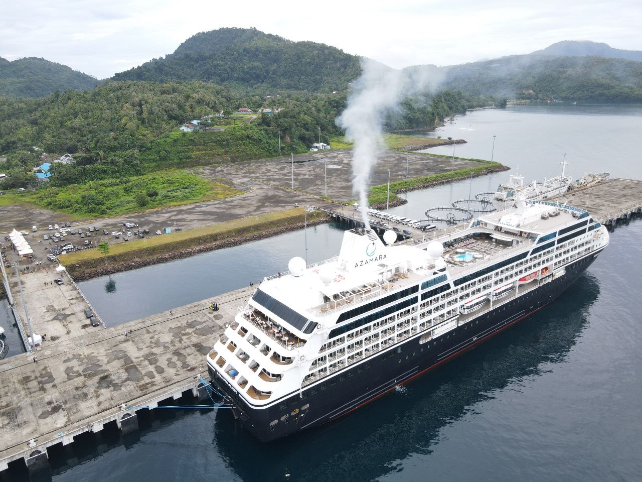 Kapal Pesiar MV Azamara Quest Berlabuh di Kota Sabang