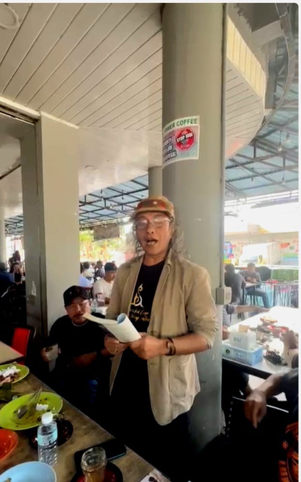 Fikar W. Eda Baca Puisi Rohingya & Baiturrahman pada Penyerahan 3 Buku ...