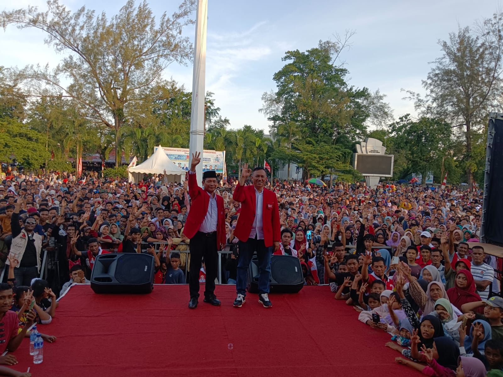 Belasan Ribu Massa Tumpah Ruah di Kampanye Akbar MANDIRI 03 dan Mualem-Dek Fad di Langsa