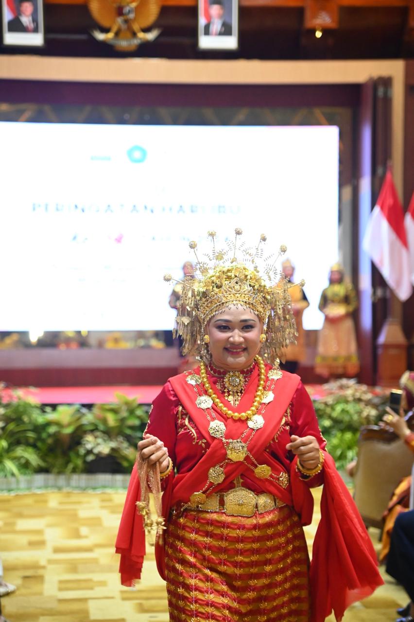 Cut Rezky Handayani: Busana Adat Aceh Besar Jadi Inspirasi Hari Ibu 2024